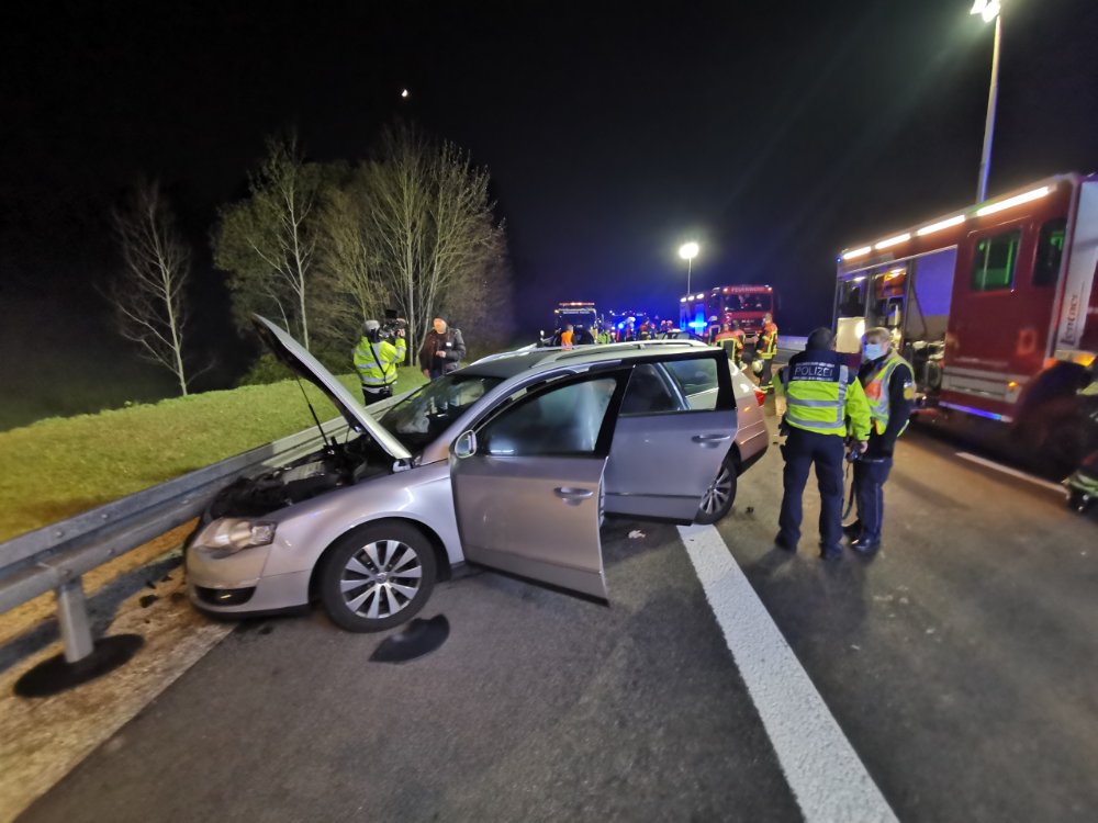 A6 bei Dielheim: Unfall mit mehreren Fahrzeugen - Verursacher eingenickt - Autobahn rund zwei ...